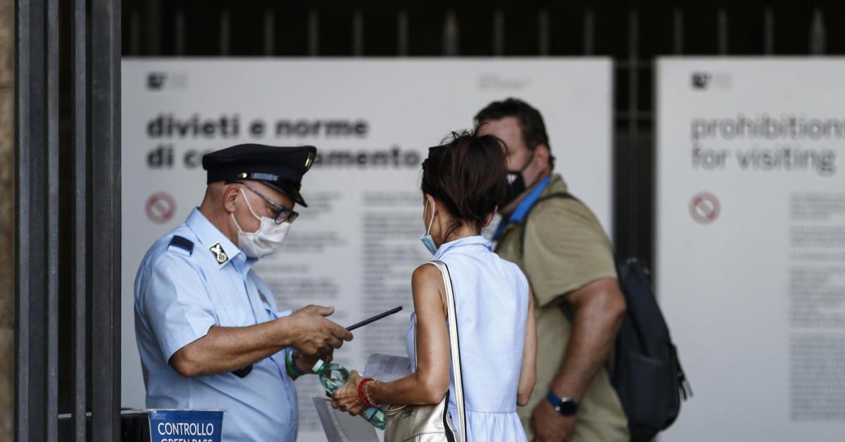 Green pass, iniziano a piovere le multe: una più ridicola dell'altra ...