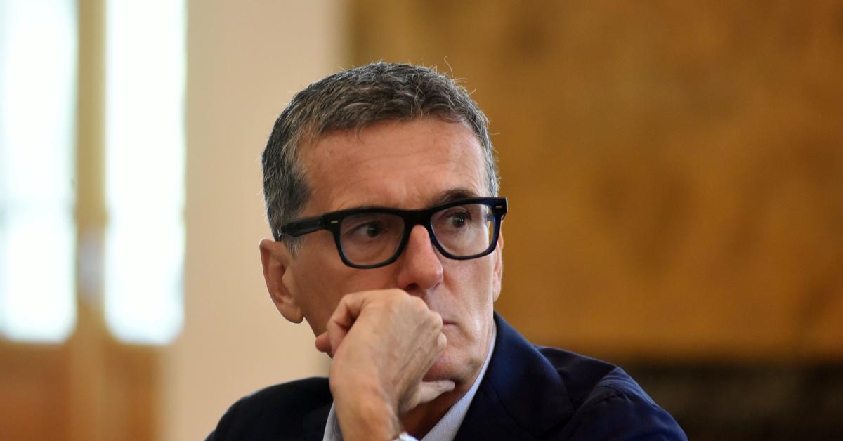 EssilorLuxottica e Meta, boom di smart glasses, produzione Ray-Ban e ...