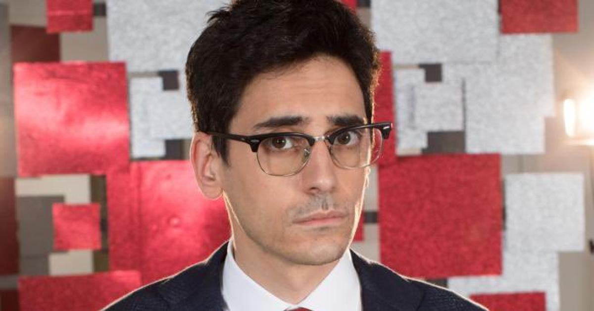 Valerio Lundini, chi è: fidanzata, moglie e figli, foto mosse, età e ...