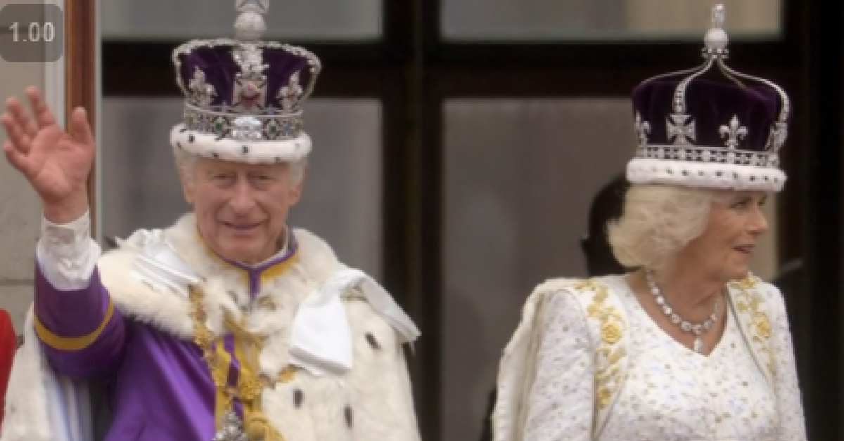 Carlo III incoronato Re: "Sono qui per servire il popolo". Il saluto dal balcone di Buckingham ...