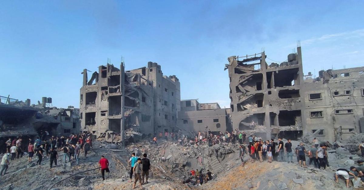 Gaza, raid aerei di Israele su moschea Shuhada al-Aqsa e scuola Ibn ...