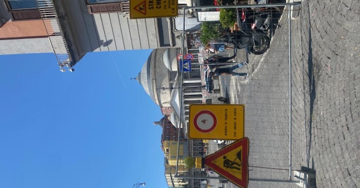 I soldi pubblici sono come la cacca di piccione. Ci piovono in testa ...