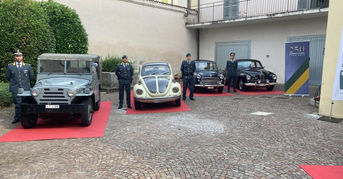 La 1000 Miglia celebra i 250 anni della Guardia di Finanza con due auto ...