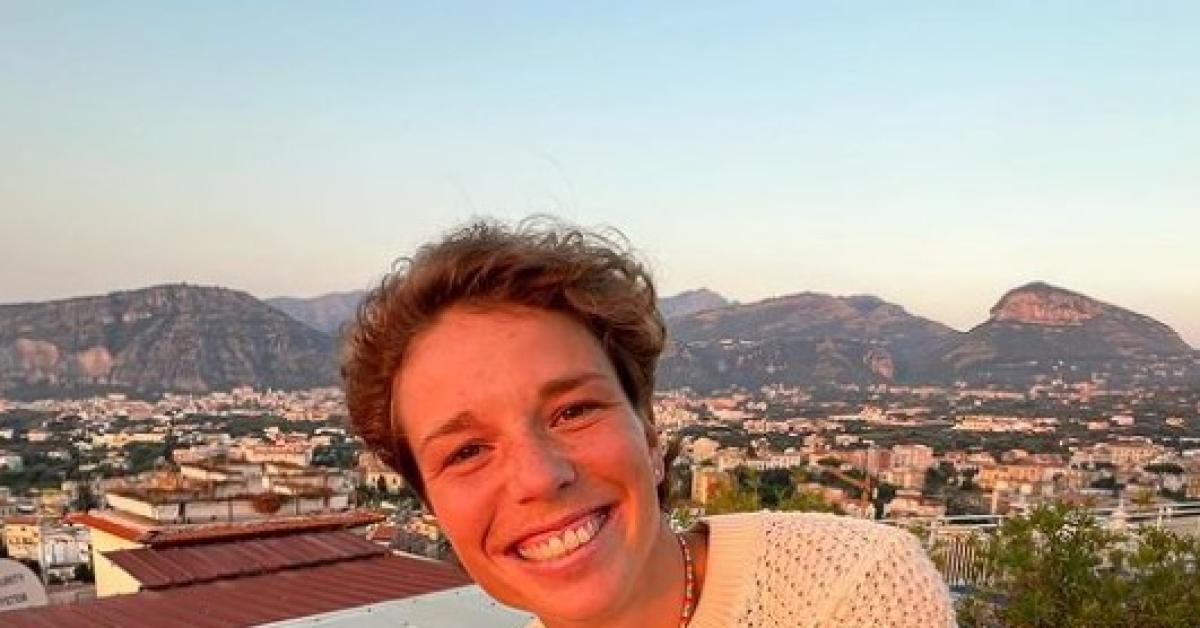 Olimpiadi Parigi 2024, l'atleta trans fluid e non binary Nikki Hiltz ...
