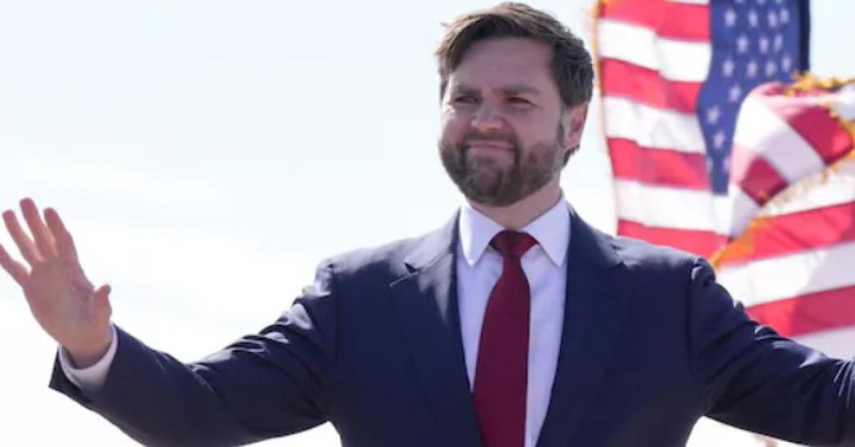 Jd Vance e l'attacco a Kamala Harris: "Va cacciata a calci dalla Casa ...