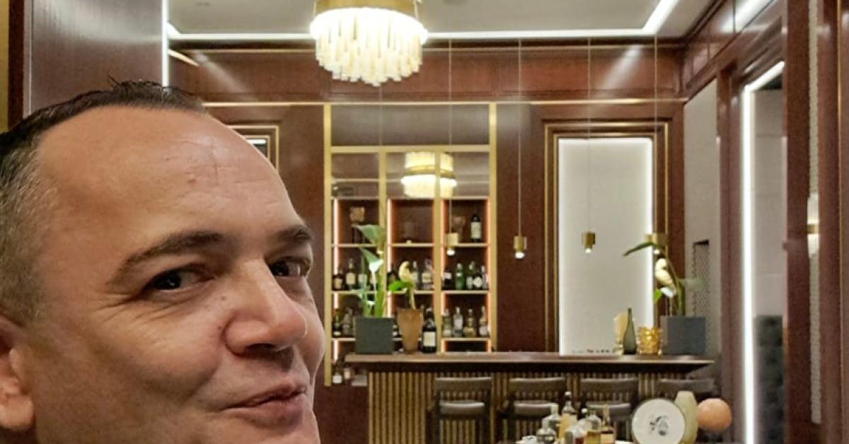 Renato Zero e tanti altri vip ospiti da Giannino, accolti da Luca ...