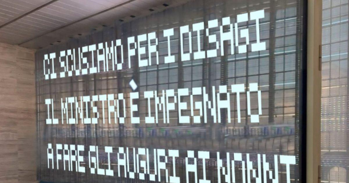 Salvini e il caos treni, i meme più divertenti: da "il ministro è ...