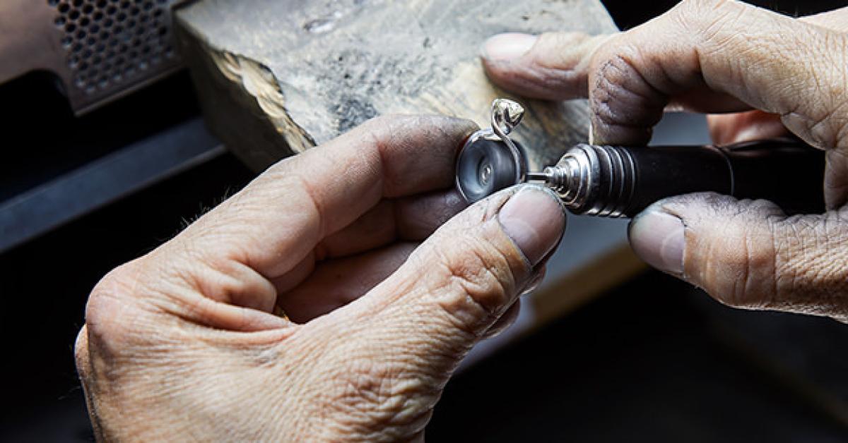 Intesa Sanpaolo, report sulle materie prime: boom per l'oro a 3mila ...