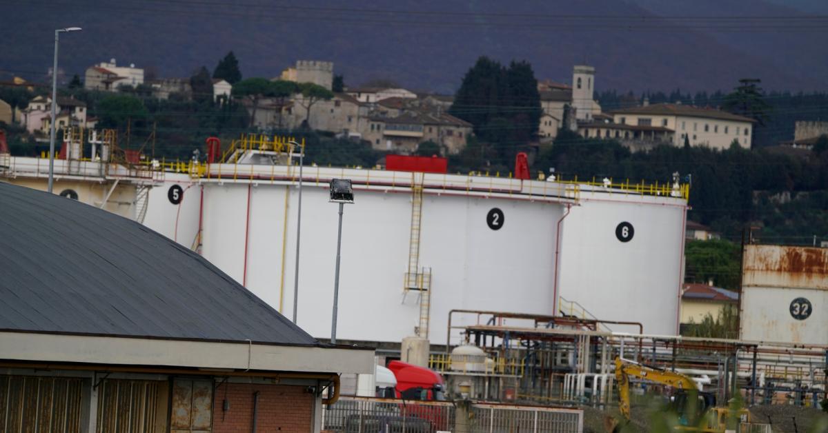 Esplosione Calenzano in un deposito Eni, 5 morti e 26 feriti, aperta ...