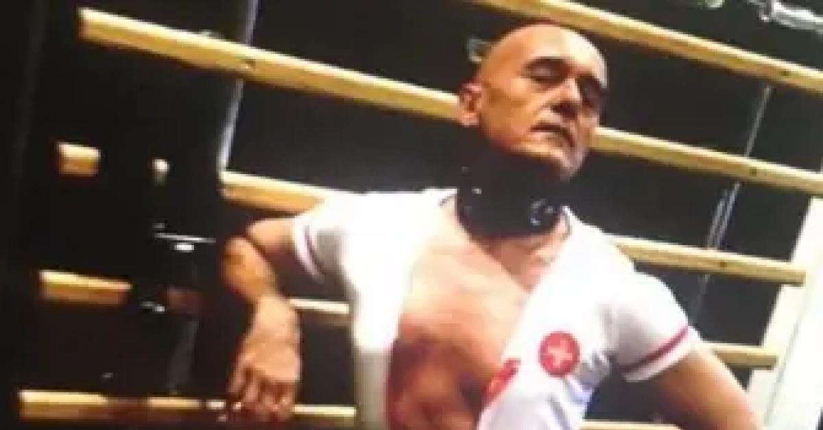 Io sto con Alfonso Signorini: la difesa di un gladiatore mediatico nell ...