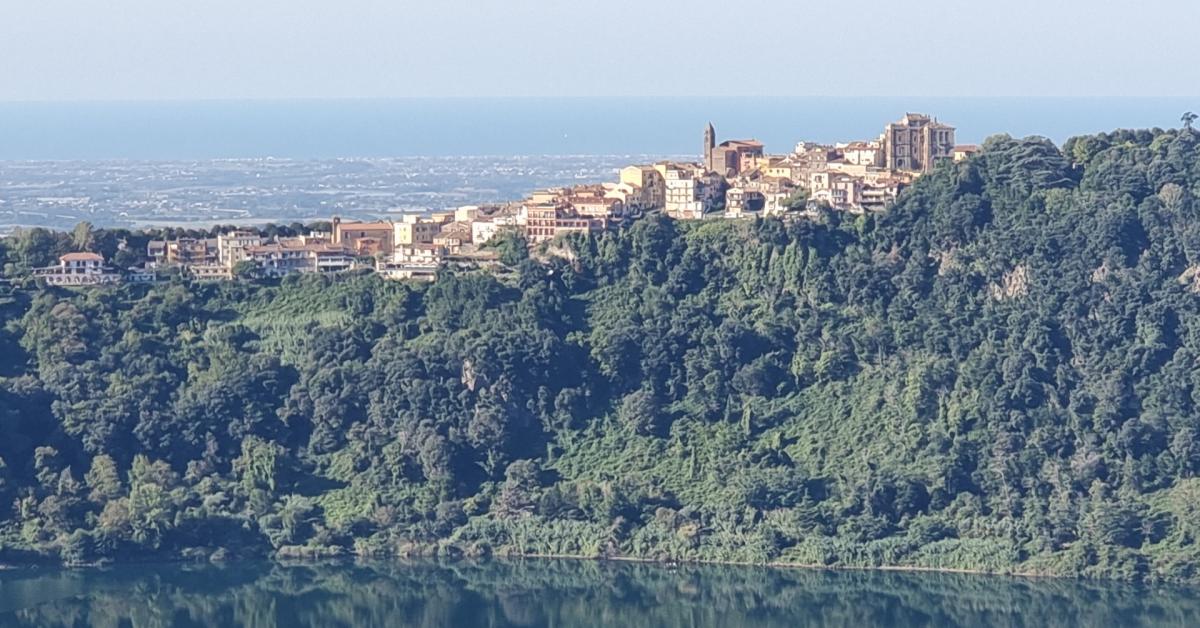 Lungo la Via Francigena nel Lazio: tre tappe tra borghi, laghi ...