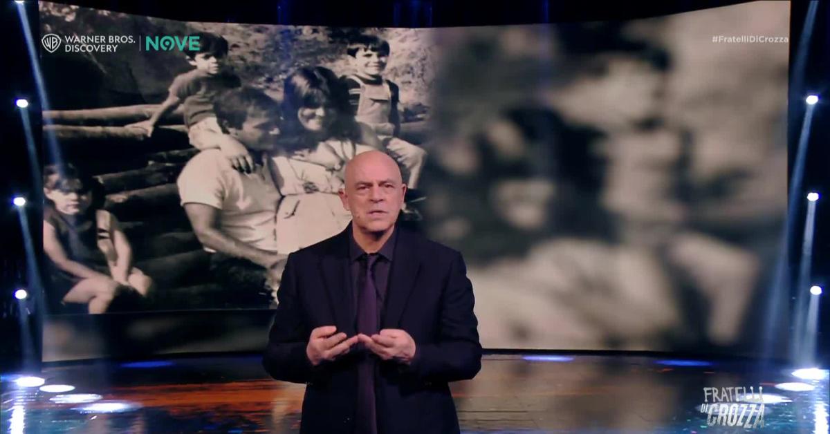 Fratelli di Crozza, monologo sulla natalità: "Tagli ai centri estivi ...