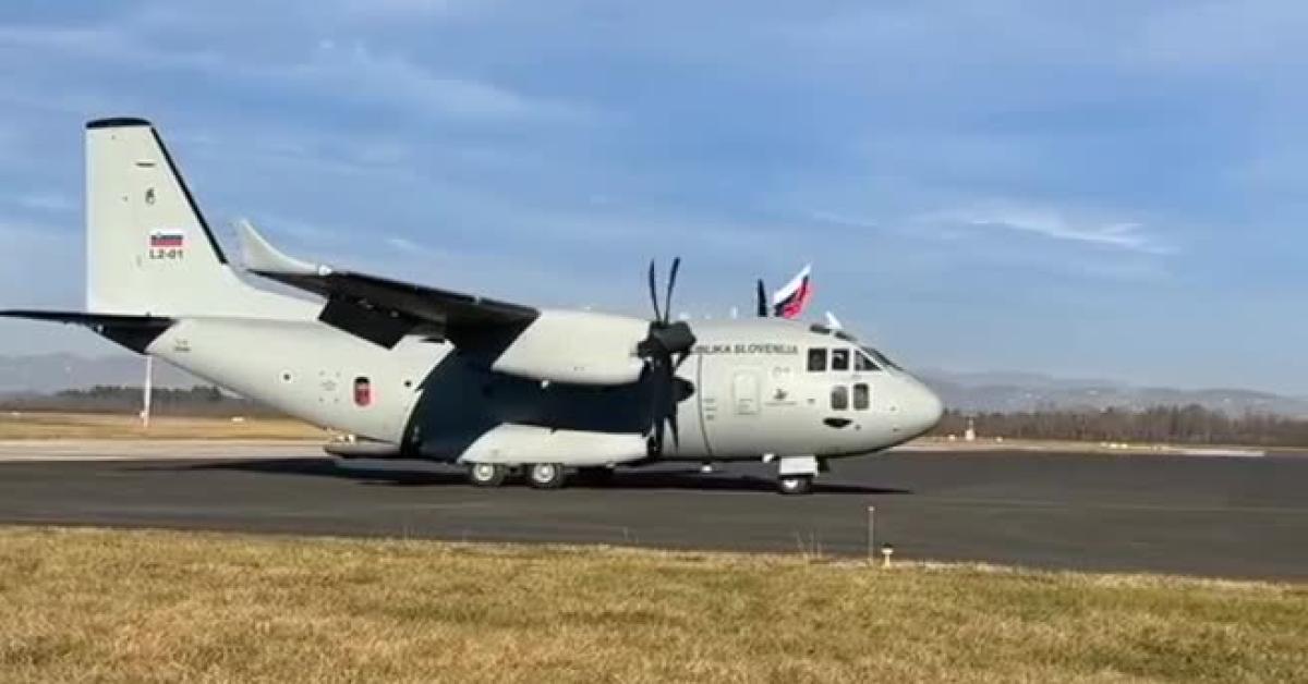 Leonardo ha consegnato alla Slovenia il primo di due aerei bimotori C-27J "Spartan" - Il ...