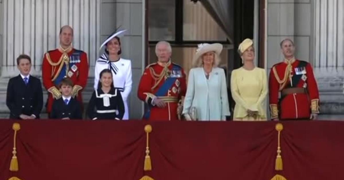 La Royal Family con Kate e Carlo sul balcone di Buckingham Palace - Il Giornale d'Italia