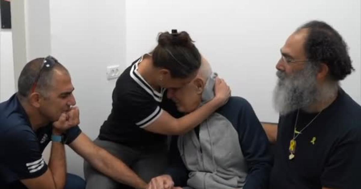 L'arrivo di Gadi Moses, ostaggio tedesco-israeliano liberato, 80 anni ...