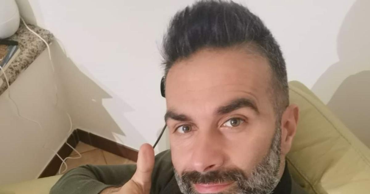 Chi è Don Cosimo Schena: il sacerdote influencer su Facebook, Tik Tok e ...