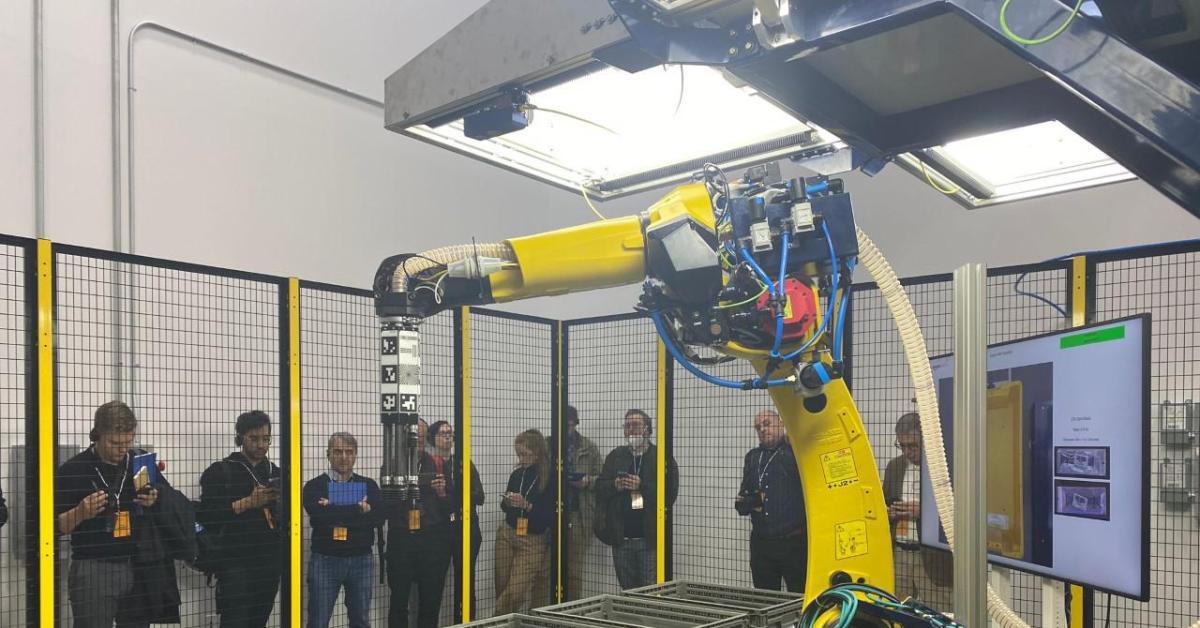 Amazon presenta ‘Sparrow’, l'innovativo braccio meccanico che ...