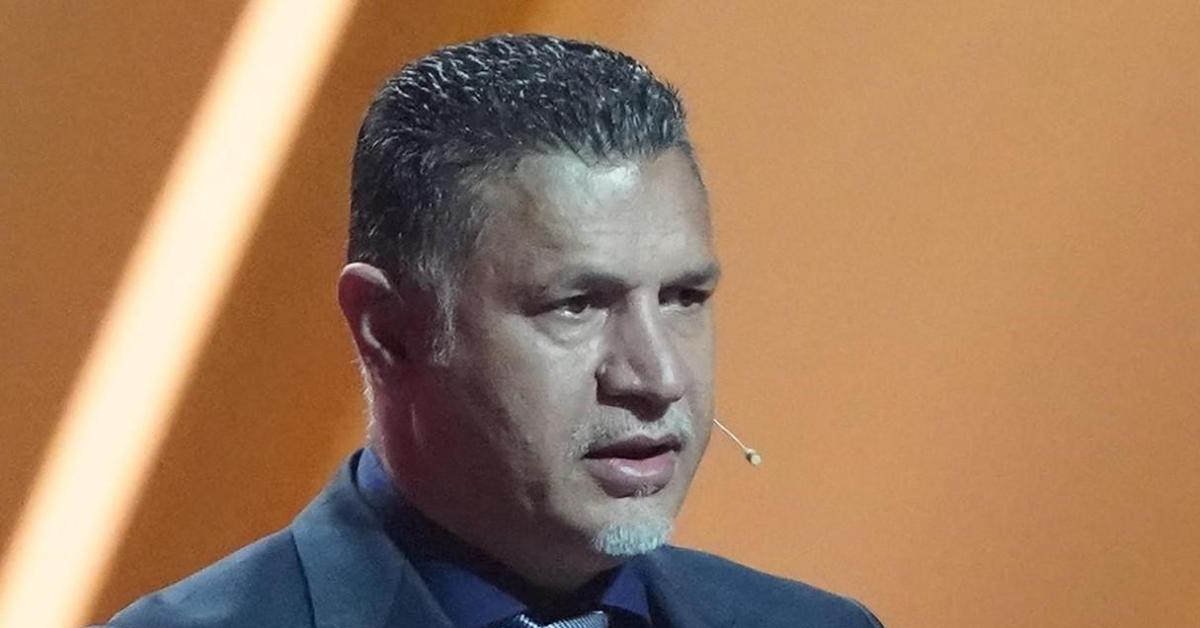 Iran, fatto atterrare aereo con a bordo famiglia ex calciatore Daei ...