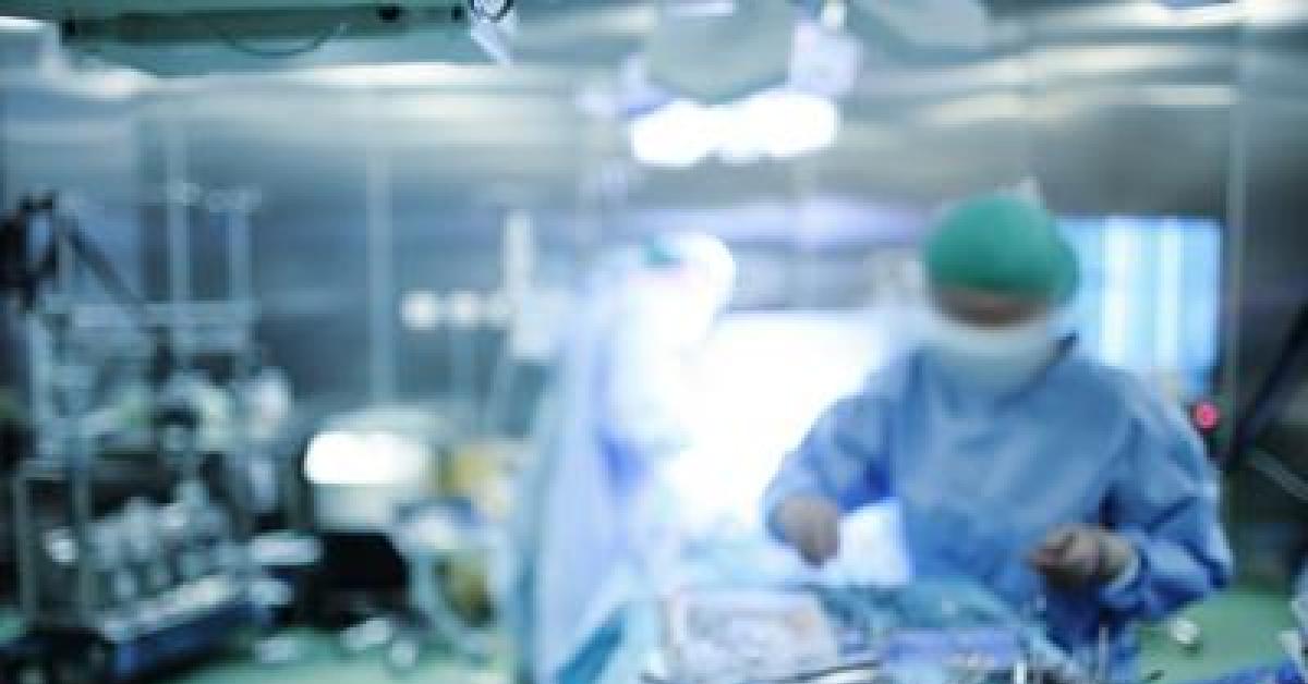 Trapianto di rene da sveglia a Bologna per 25enne: "Intubarla era ...