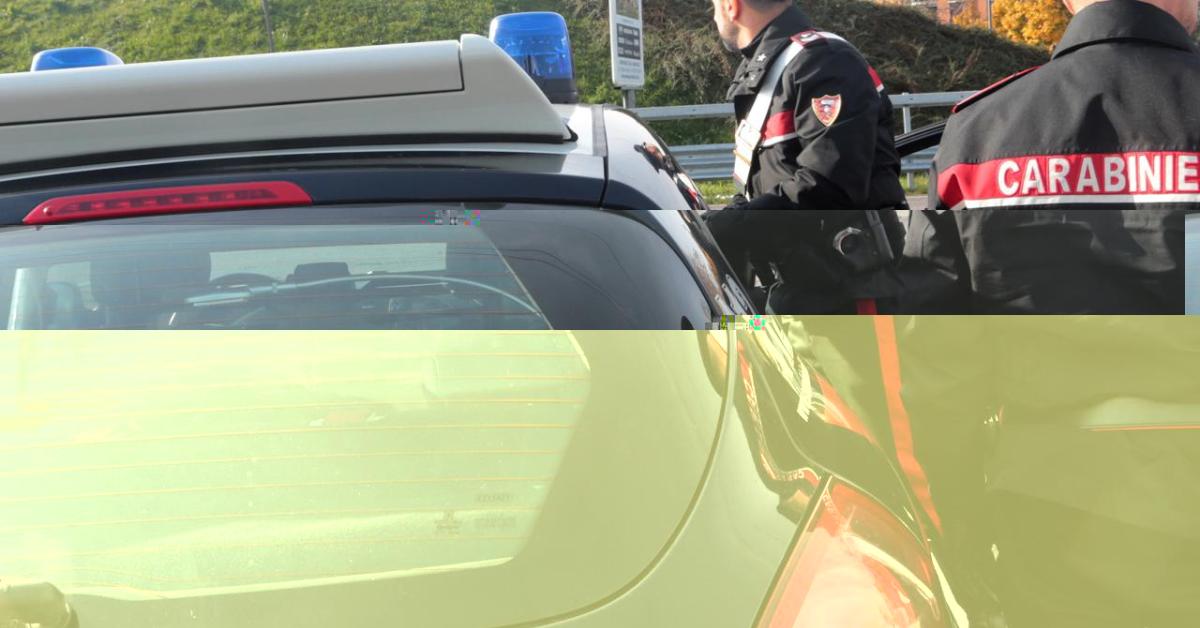 Napoli, maxi blitz antidroga: decine di arresti, donna spaccia con bimbo in braccio - Il ...