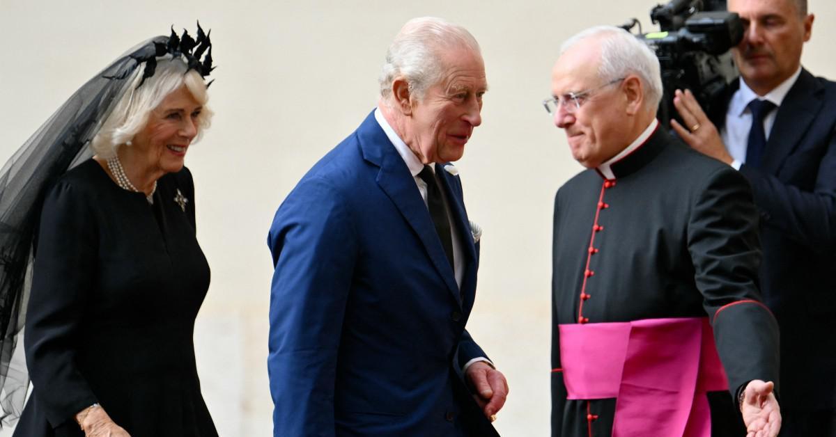 Carlo e Camilla arrivati in Vaticano, sono i primi reali britannici a ...