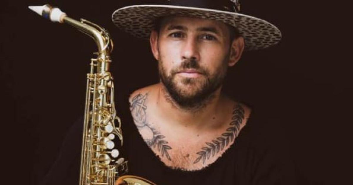 Chi è Jimmy Sax: età, biografia, carriera, canzoni, concerti, moglie e ...