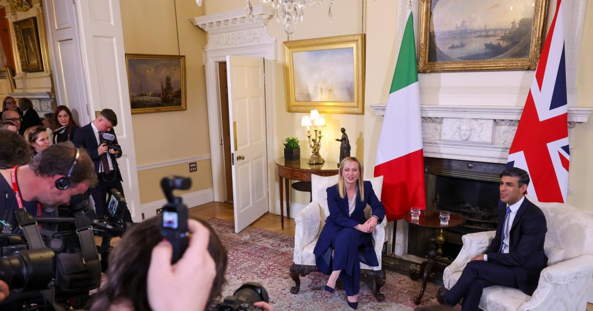 Migranti, Meloni su accordo Inghilterra-Ruanda: "Razzista considerare ...