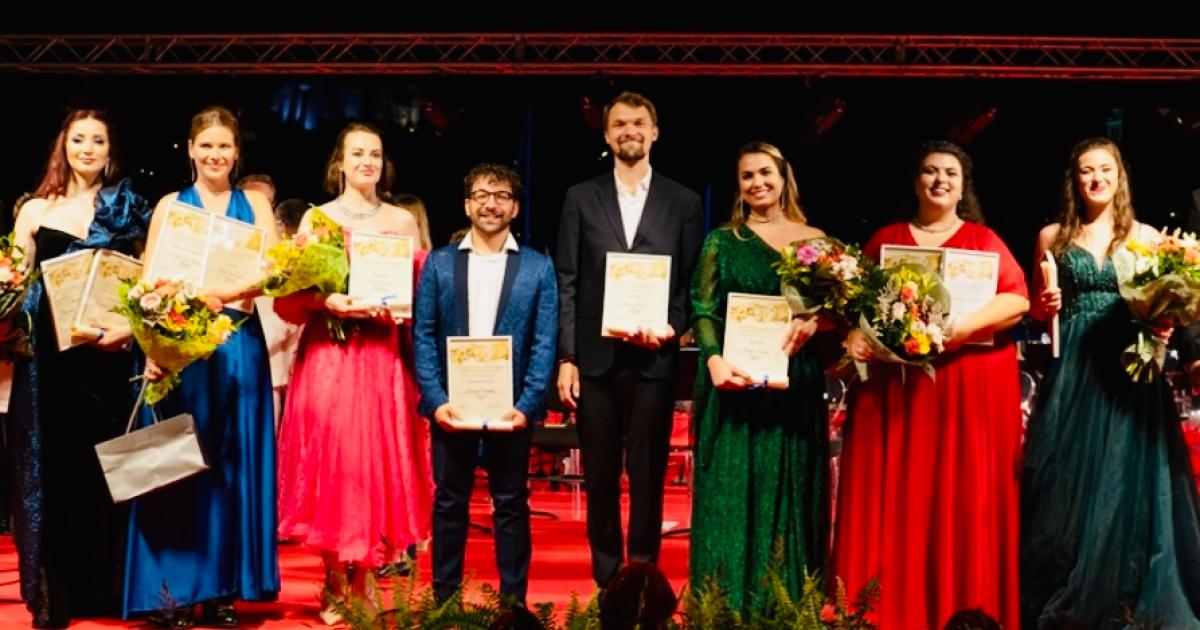 Premio Clip Portofino: vince la mezzosoprano olandese Nina Van Essen di ...