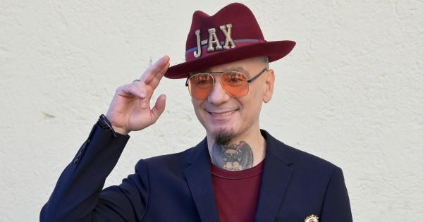 J-Ax, chi è: nome vero, età, carriera, canzoni, moglie, figlio e ...