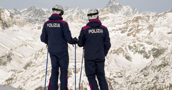 Moena, poliziotti senza vaccino Covid demansionati: “Sospesi in 31 su ...