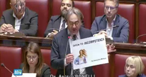 Malore improvviso per l'onorevole Angelo Bonelli in Aula, seduta sul ...