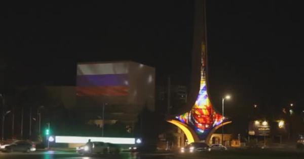 Il Teatro dell'Opera di Damasco con i colori della bandiera russa - Il ...