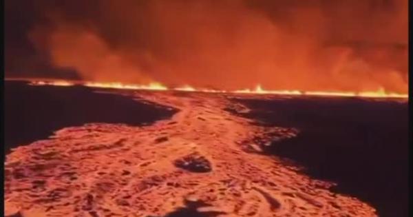 Islanda, eruzione vulcanica nella penisola di Reykjanes: cielo ...